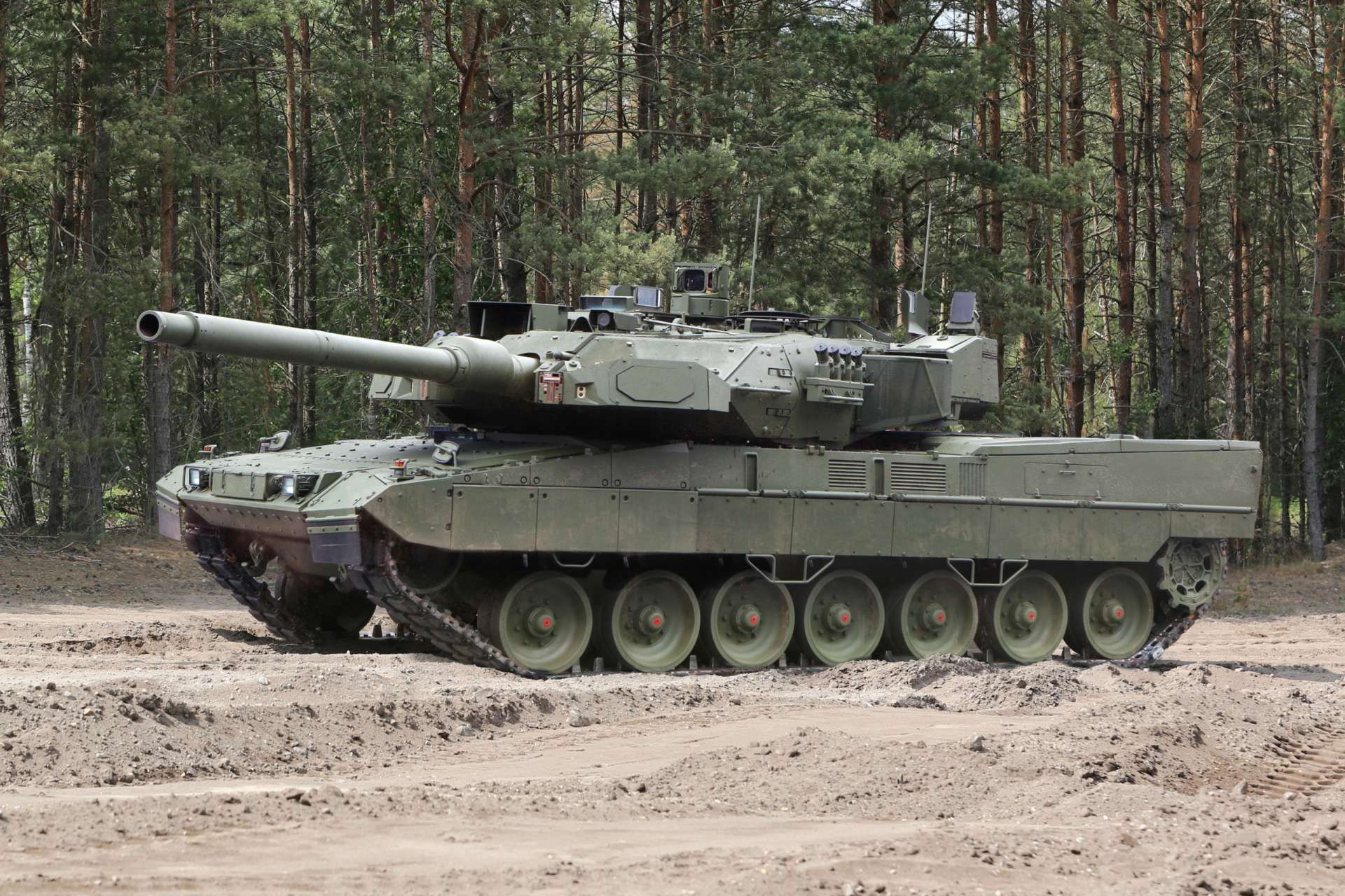Breaking News: Netherlands to announce creation of new tank battalion with 50 Leopard 2A8 tanks
